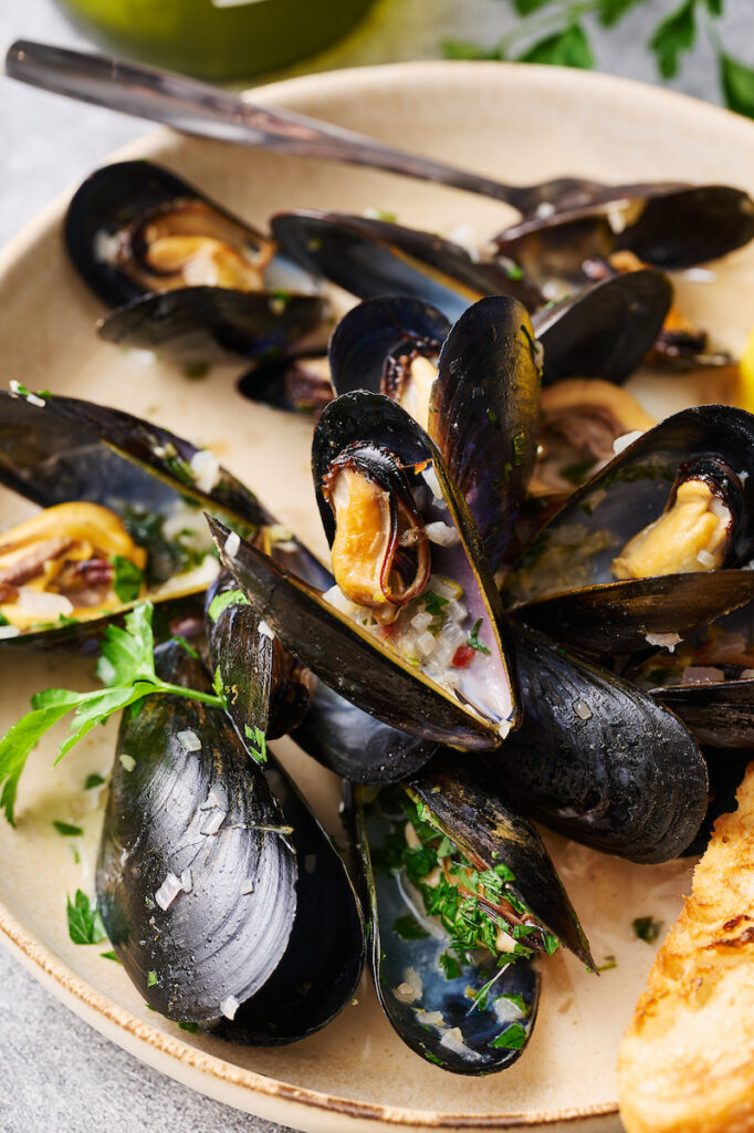 Mussels with White Wine Garlic Sauce - Baker by Nature